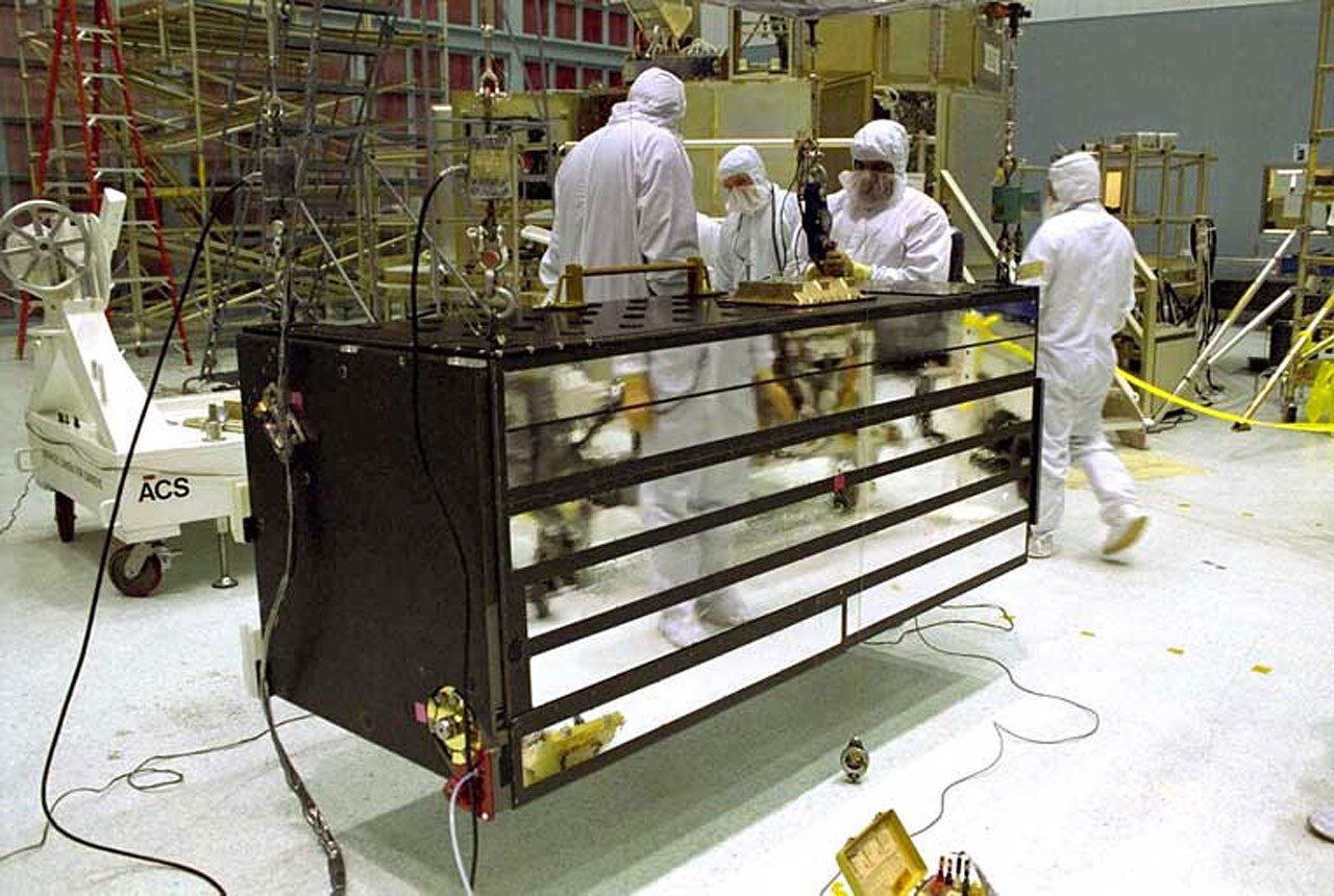 ACS in the clean room | ESA/Hubble
