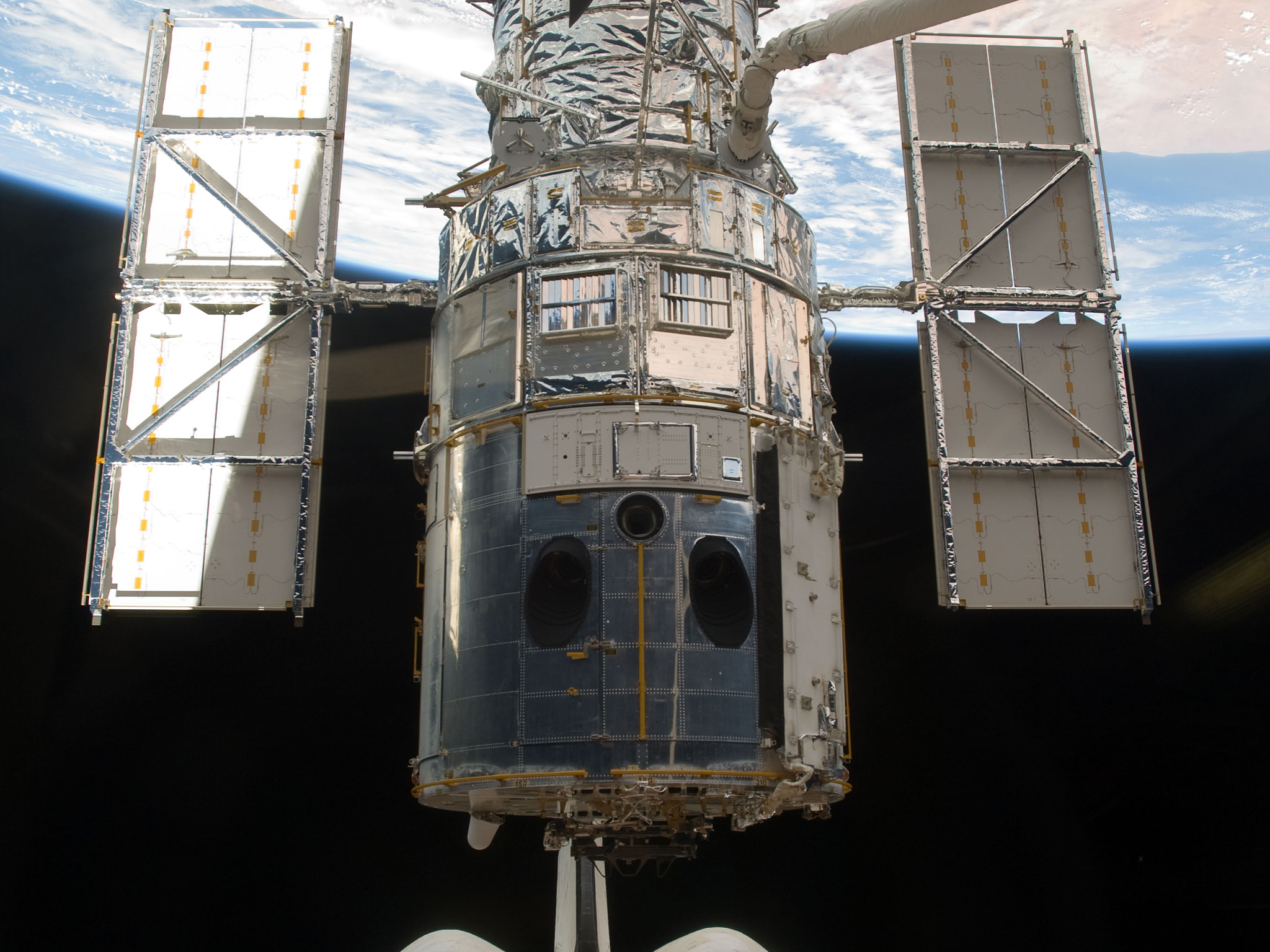 SM4: Hubble Space Telescope just before astronauts released it | ESA/Hubble